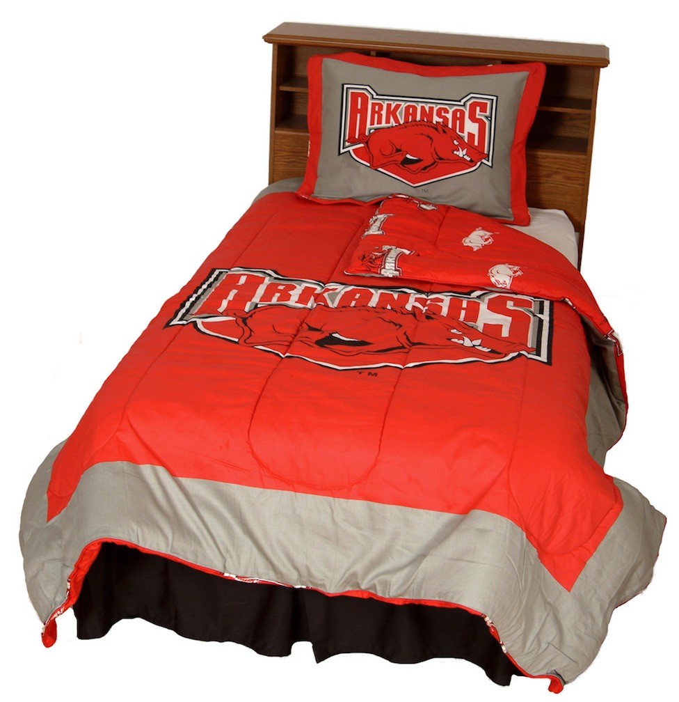 Arkansas Razorbacks Reversible Comforter Set (King) - OnlineSports.com